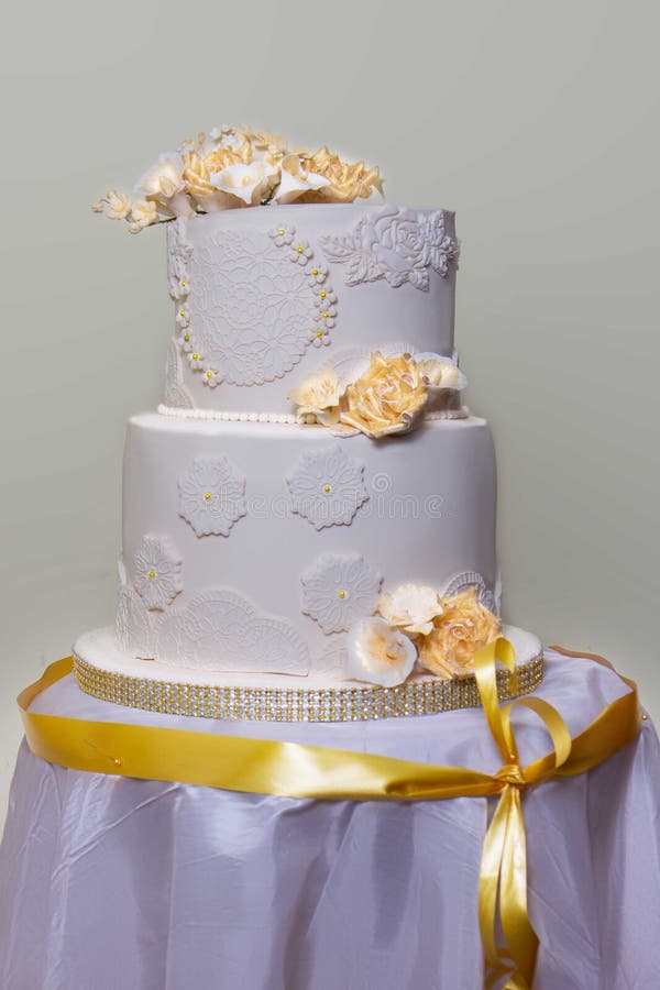 Cake, Wedding Cake Gold Off-white Stock Image - Image of wedding, white ...