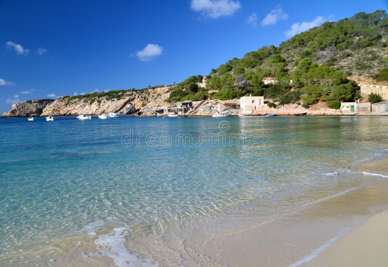 Cala Vadella Strand in Ibiza, Spanje Stock Foto - Image of bestemming ...