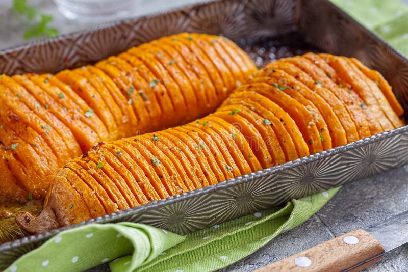 Calabaza Asada De La Calabaza Moscada Del Hasselback Imagen de archivo ...