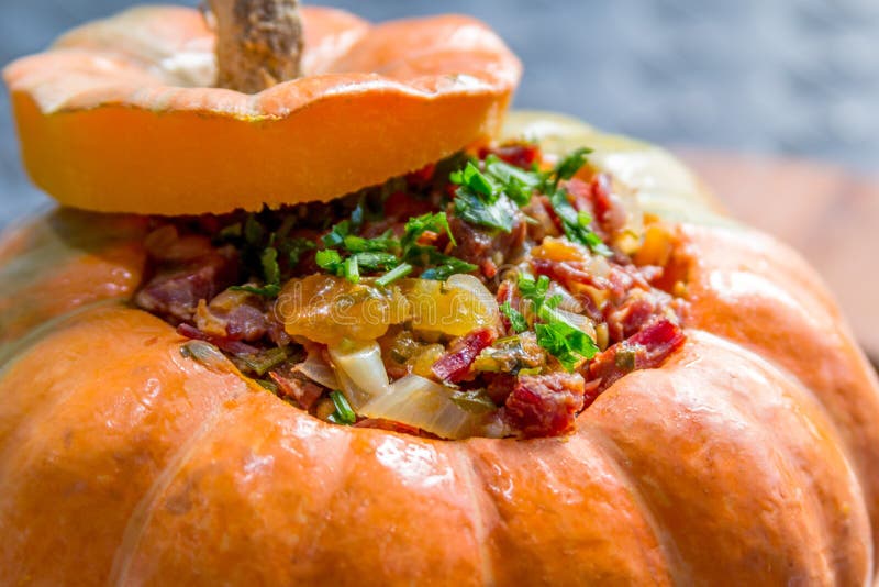 Calabaza Cocida Rellena Con La Carne Secada Imagen de archivo - Imagen ...