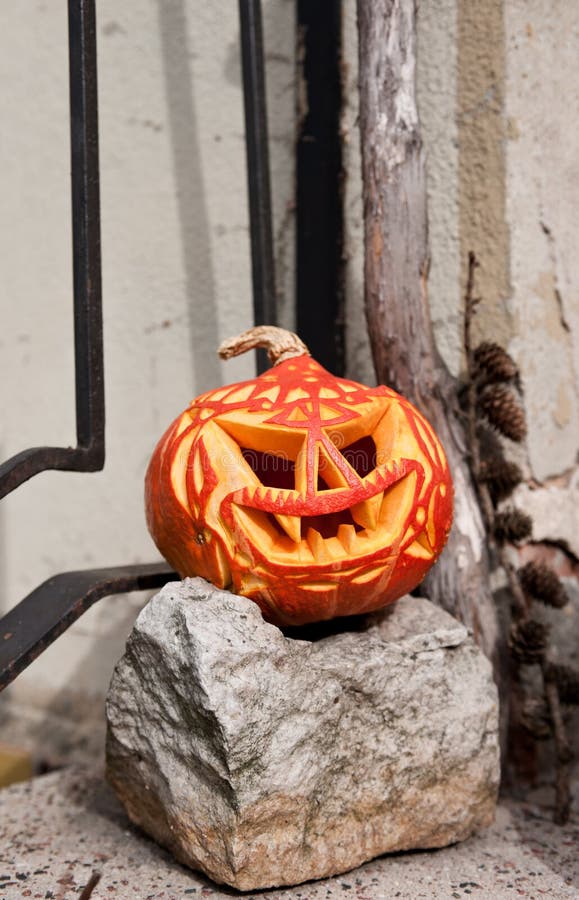 Calabazas Talladas De Halloween Imagen de archivo - Imagen de nube ...