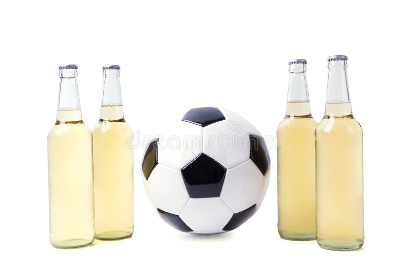 Calcio della birra immagine stock. Immagine di tazze - 117953317