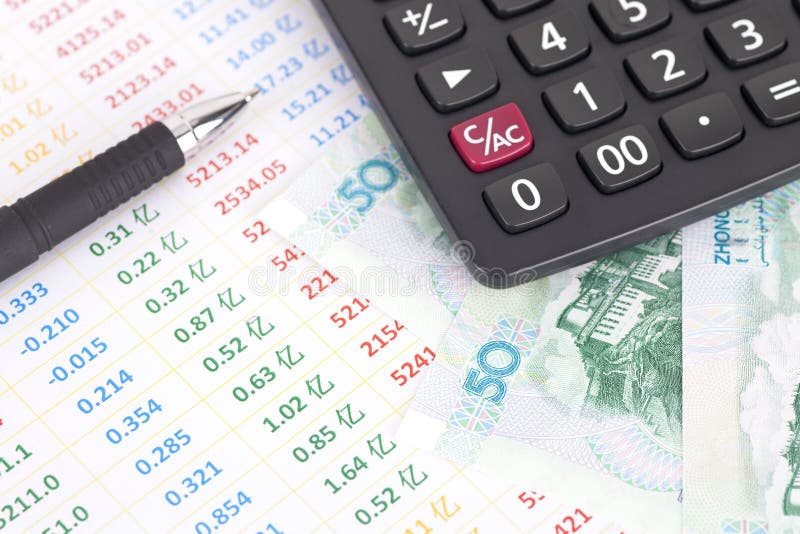 Calculadora E Notas Na Folha De Conta Imagem de Stock - Imagem de ...