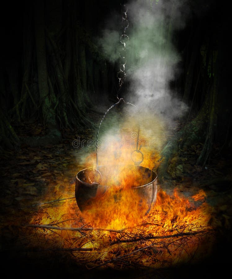 Caldera negra en fuego imagen de archivo. Imagen de bosque - 56825717