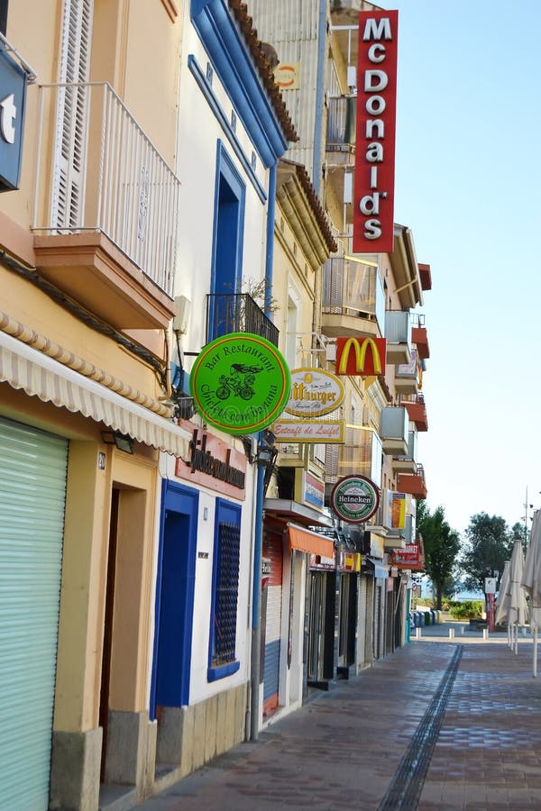 Calella, Costa Brava Strand. Redactionele Stock Foto - Image of spaans ...