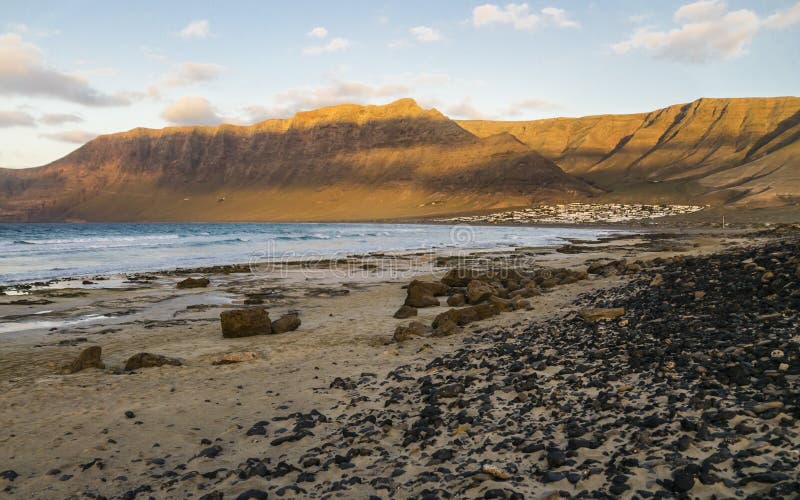 Caleta De Famara Beach, Lanzarote, Spagna Immagine Stock - Immagine di ...