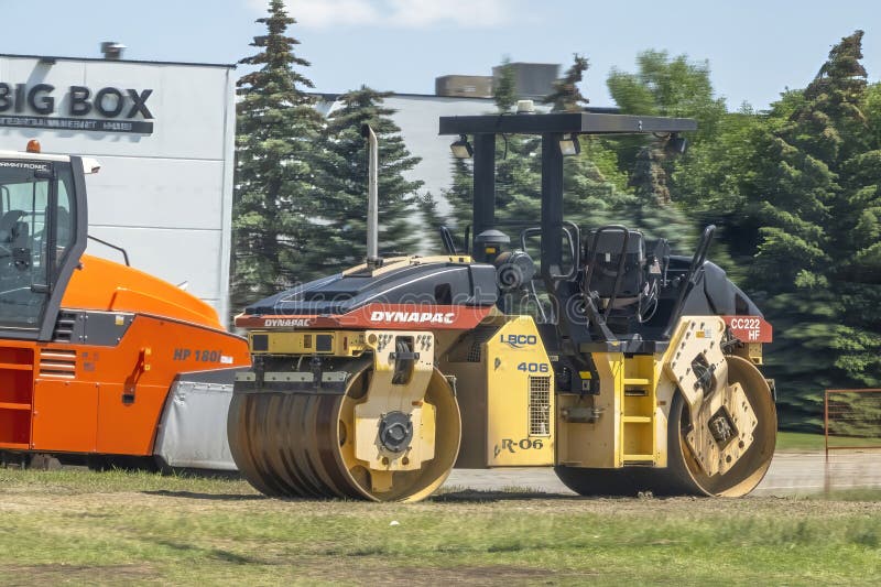 A Paving Heavy Roller Construction Tractor Editorial Image - Image of ...