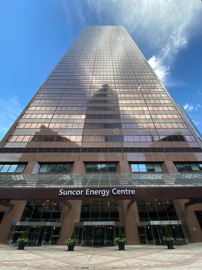 A Wide Angle Vertical View of the Suncor Tower Building Editorial Stock ...
