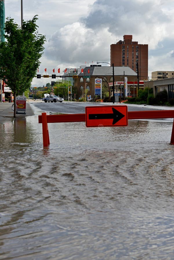 Calgary Flood 2013 editorial image. Image of canada, flooding - 31770445