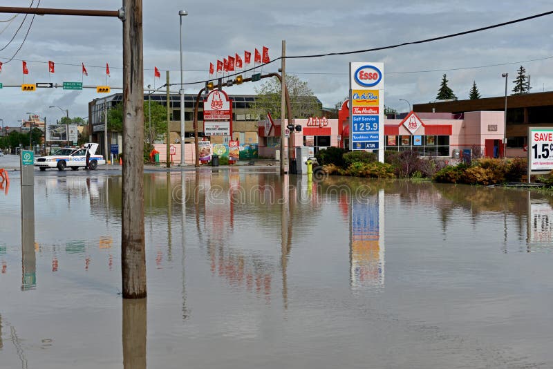 Calgary Flood 2013 editorial stock photo. Image of flooding - 31771423