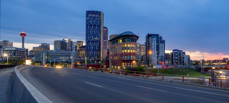 Calgary skyline at night editorial photography. Image of landscape ...