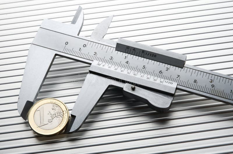 Calibrando o euro imagem de stock. Imagem de preciso - 18798093