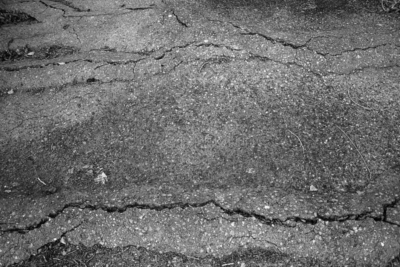 Calle agrietada del piso imagen de archivo. Imagen de pavimento - 84734417
