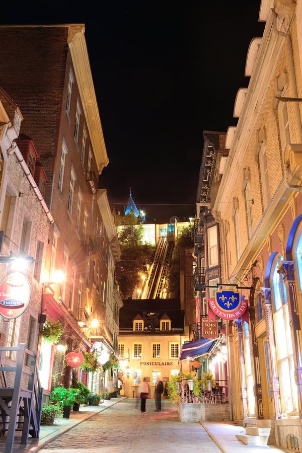 Opinión De La Calle De La Ciudad De Quebec Imagen editorial - Imagen de ...