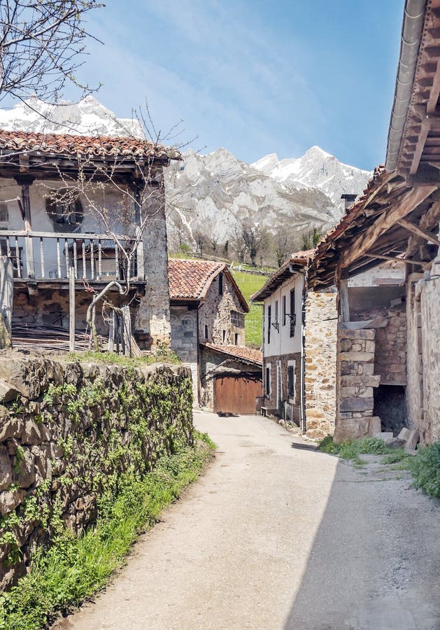 Pueblo rural de Mogrovejo imagen de archivo. Imagen de hermoso - 31308443