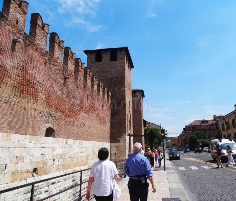 Ciudad De La Calle De Verona En Italia Foto editorial - Imagen de ...