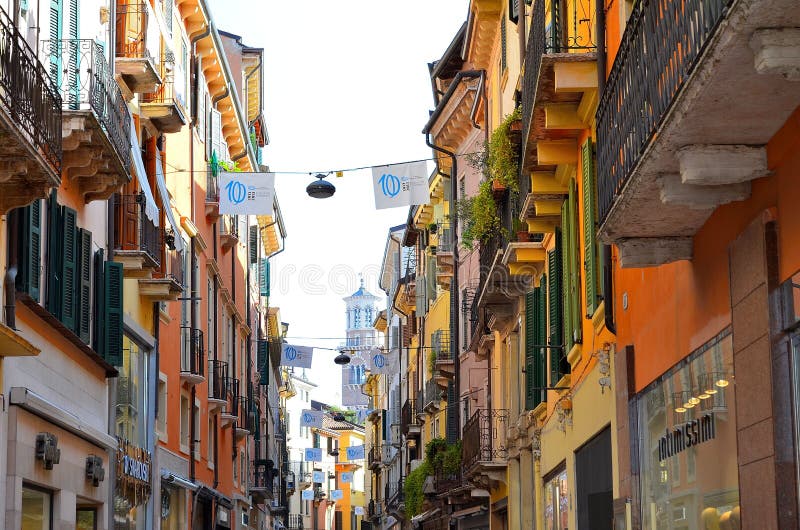 Calle en Verona foto de archivo editorial. Imagen de neerlandeses ...