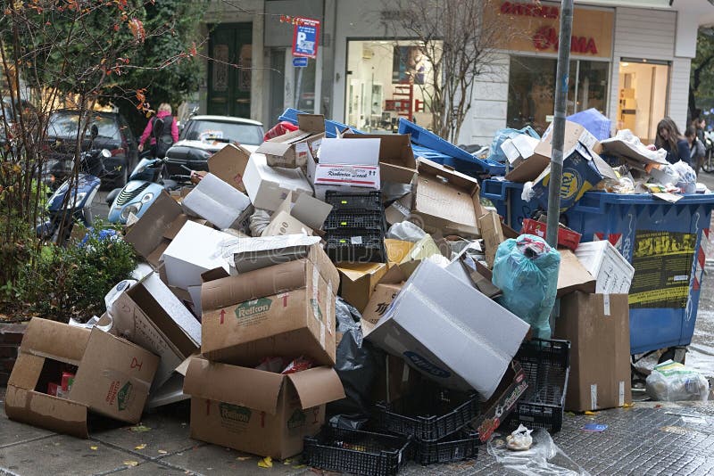 Calles con basura imagen editorial. Imagen de ambiental - 28367265