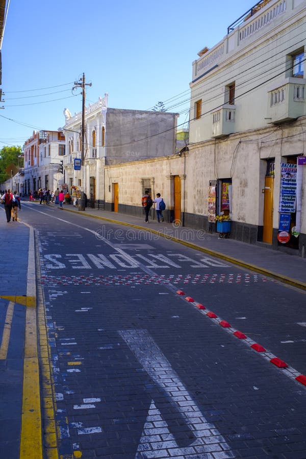 Calles de Arequipa en Perú imagen de archivo. Imagen de turismo - 119831187