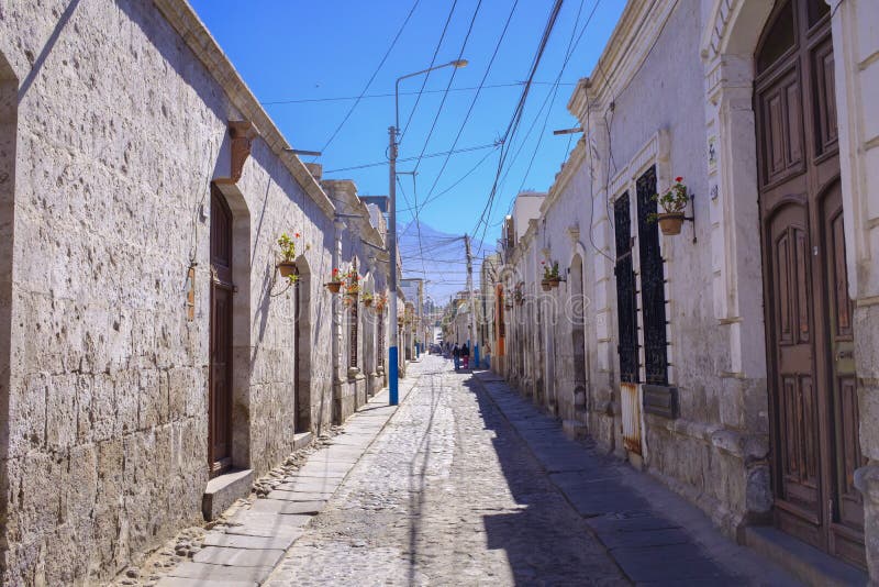Calles de Arequipa en Perú imagen de archivo. Imagen de turismo - 119831187