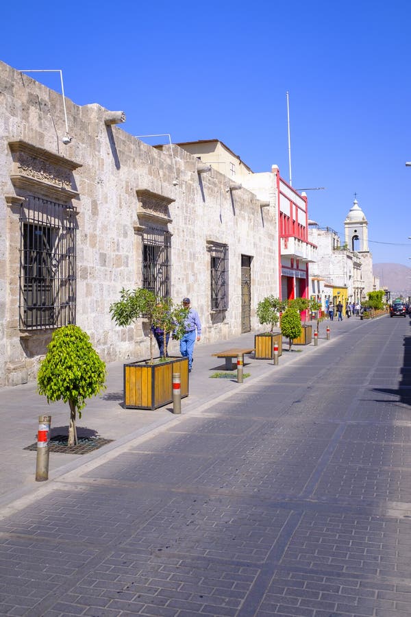 Calles de Arequipa en Perú imagen de archivo. Imagen de turismo - 119831187