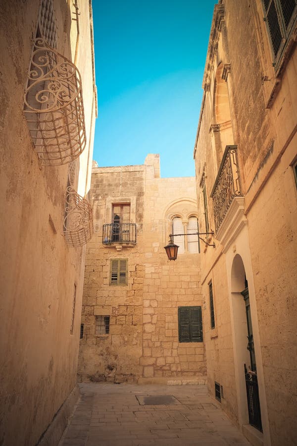 Calles De La Ciudad De Mdina - Malta Calles Estrechas Famosas En El CIT ... Calles De La Ciudad De Mdina - Malta Calles Estrechas Famosas En El CIT ...