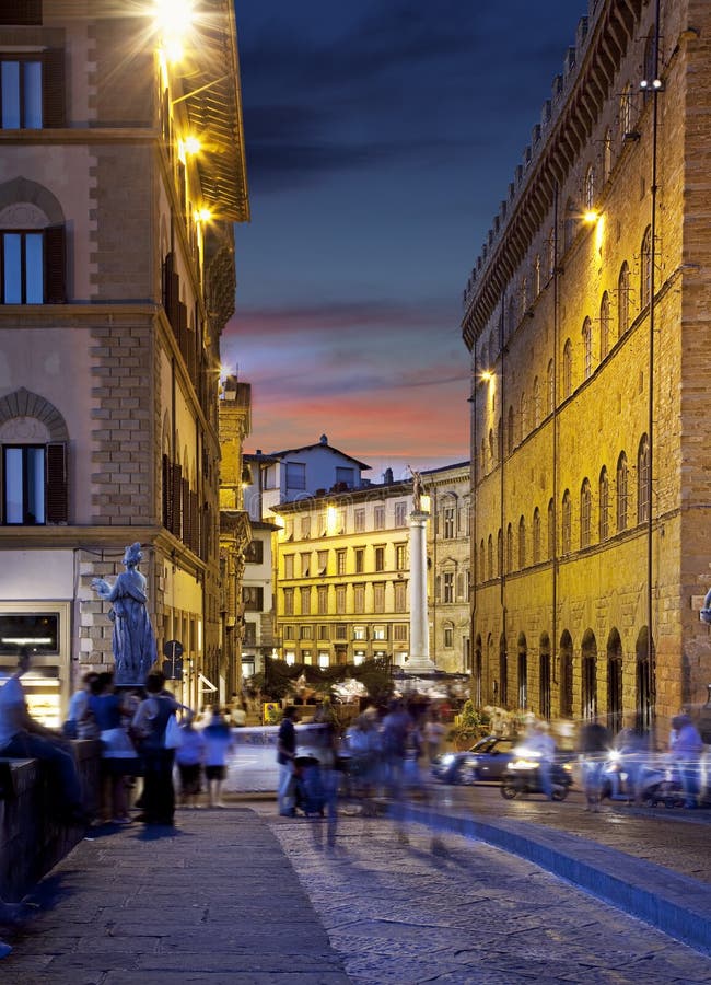 Calles De La Noche De Florencia, Italia Foto de archivo - Imagen de ...