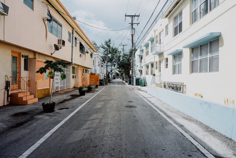 Calles de Miami imagen de archivo. Imagen de rascacielos - 13837997
