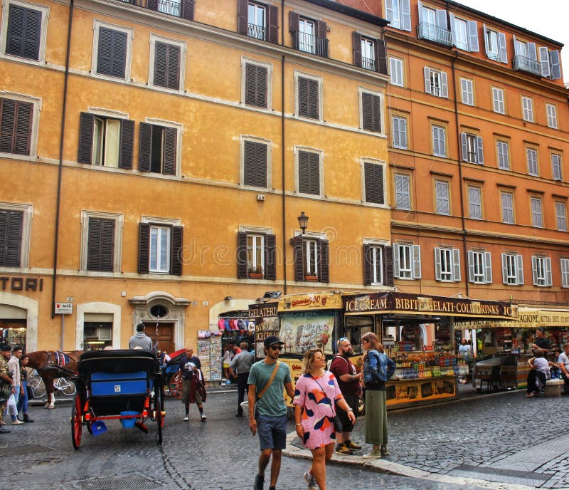 Calles de Roma fotografía editorial. Imagen de vendimia - 134143572