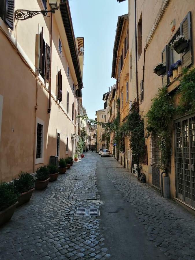 Calles de Roma imagen editorial. Imagen de calles, italia - 157400940