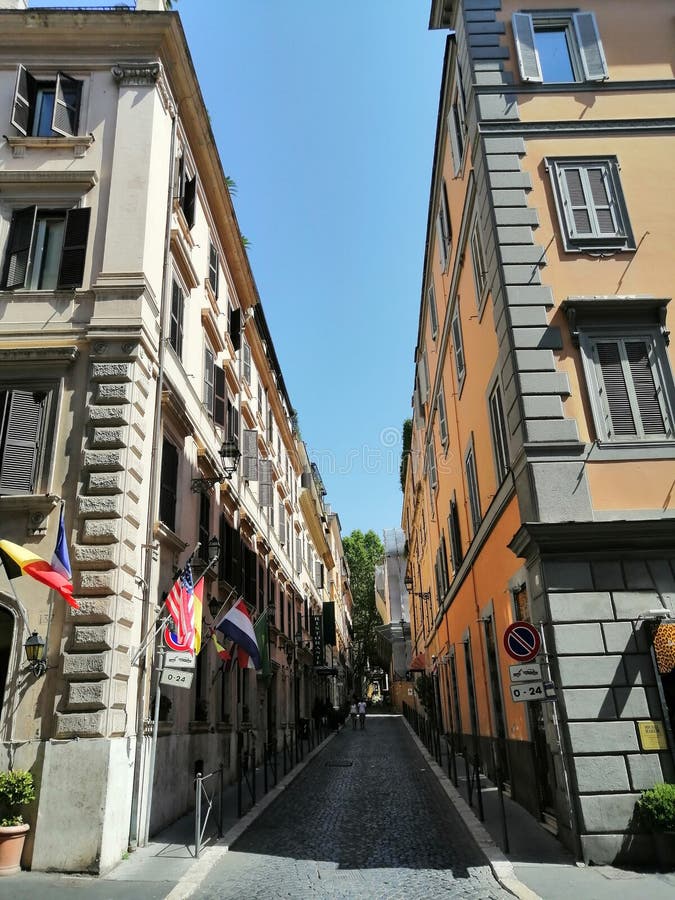 Calles de Roma imagen de archivo editorial. Imagen de calles - 157401034