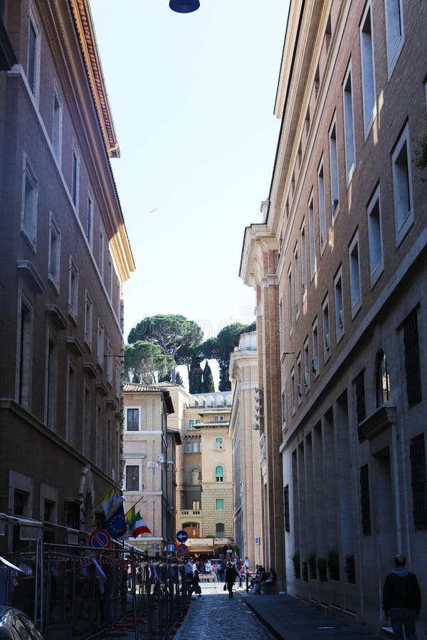 Calles de Roma - Italia imagen de archivo editorial. Imagen de tarde ...