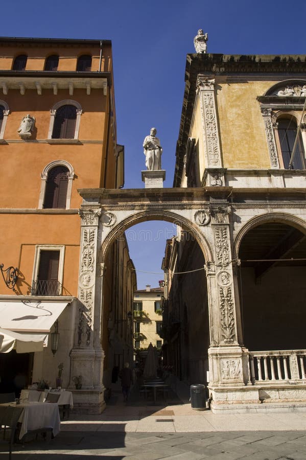 Calles de Verona foto de archivo. Imagen de calle, verona - 16307092