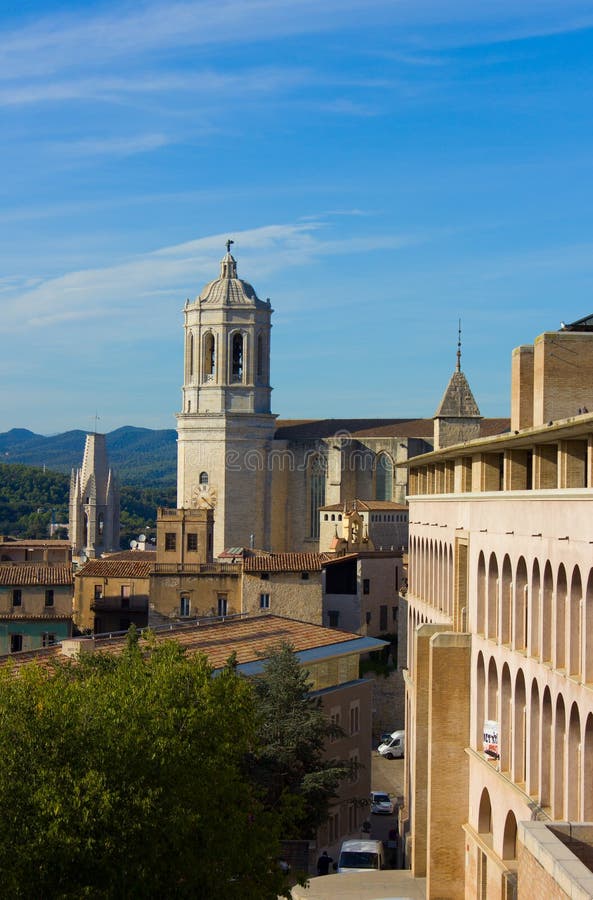 Calles en Girona, España imagen de archivo. Imagen de escena - 21858249