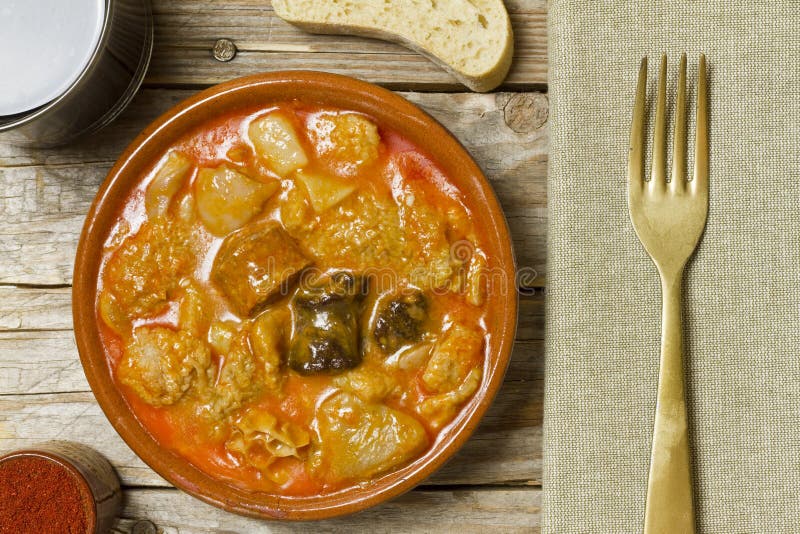 Callos Españoles, Un Guisado Con La Tripa De La Carne De Vaca Típica De ...
