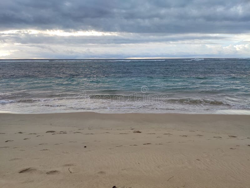 Calming Natural Cloudy Beach Stock Photo - Image of horizon, wave ...