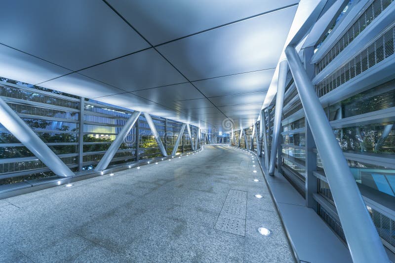 Calzada peatonal moderna foto de archivo. Imagen de comercial - 69015116