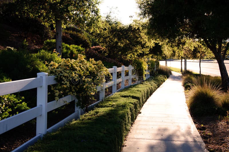 Calzada Peatonal Para El Ejercicio Y El Paseo Foto de archivo - Imagen ...