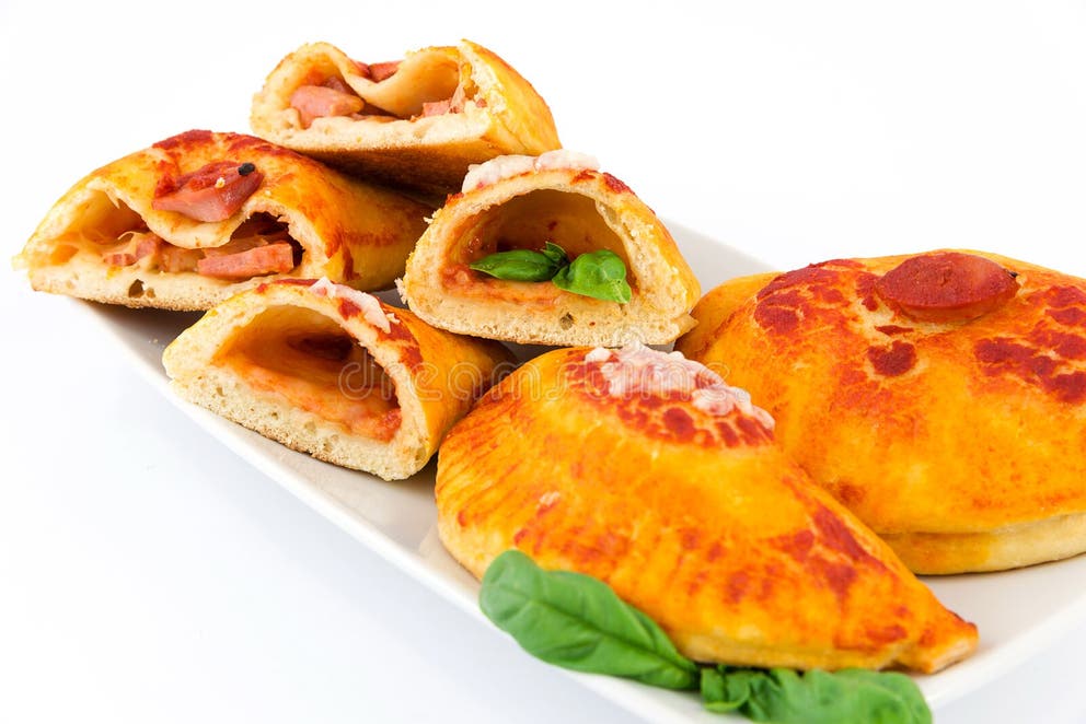 Calzone rellenó imagen de archivo. Imagen de mozarela - 25175065