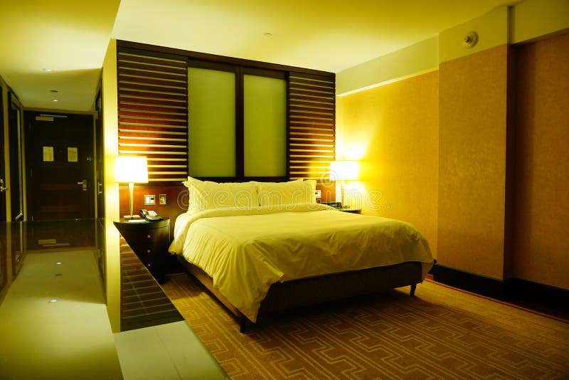 Cama Del Hotel De Centro Turístico De Lujo Foto de archivo - Imagen de ...