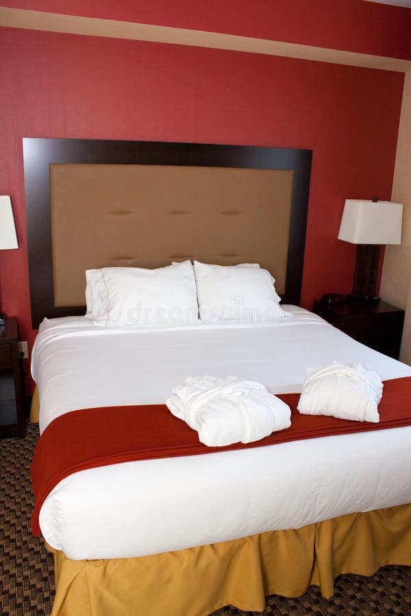 Decoración En Una Cama Del Hotel Imagen de archivo - Imagen de turismo ...