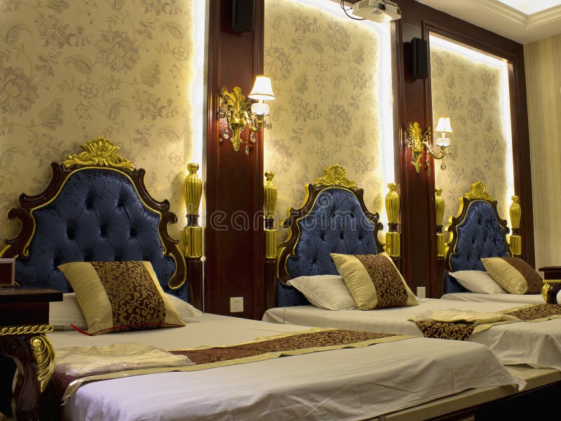 Cama del hotel foto de archivo. Imagen de pillowcase - 46646692