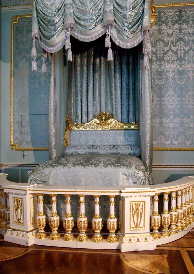 Cama del ` s del rey foto de archivo. Imagen de edificio - 93813408