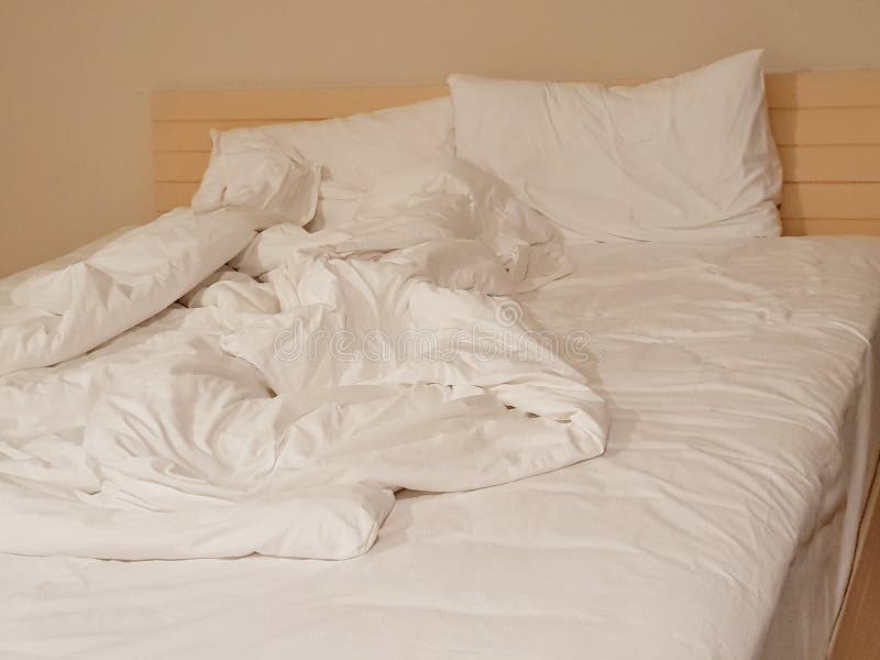 Cama Desarrumado Fotos De Stock - Baixe 1,089 Fotos Royalty Free