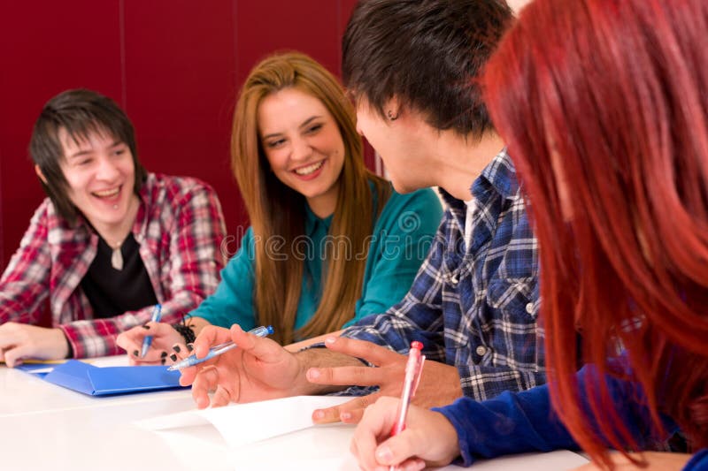 Camarades De Classe Image Stock Image Du Indoors Apprendre 23942211