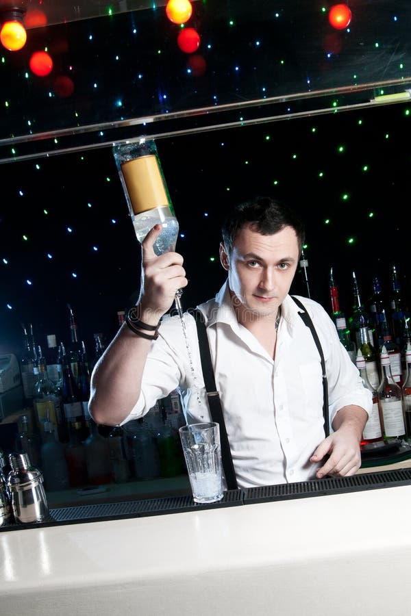 Camarero O Camarero Sonriente Foto de archivo - Imagen de sonriente ...