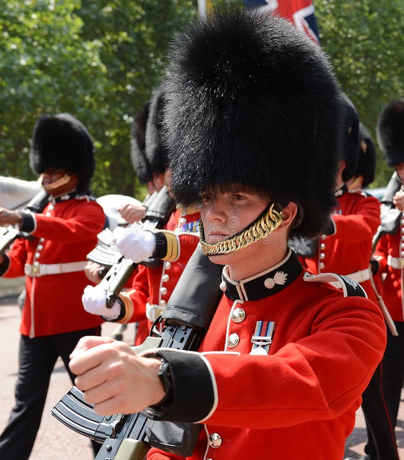 Cambio Del Guardia, Londres Foto de archivo editorial - Imagen de ...