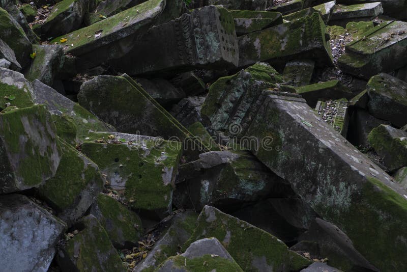 Broken Temple In Wat Ta Som Stock Photo - Image of buddhism, face: 23262414