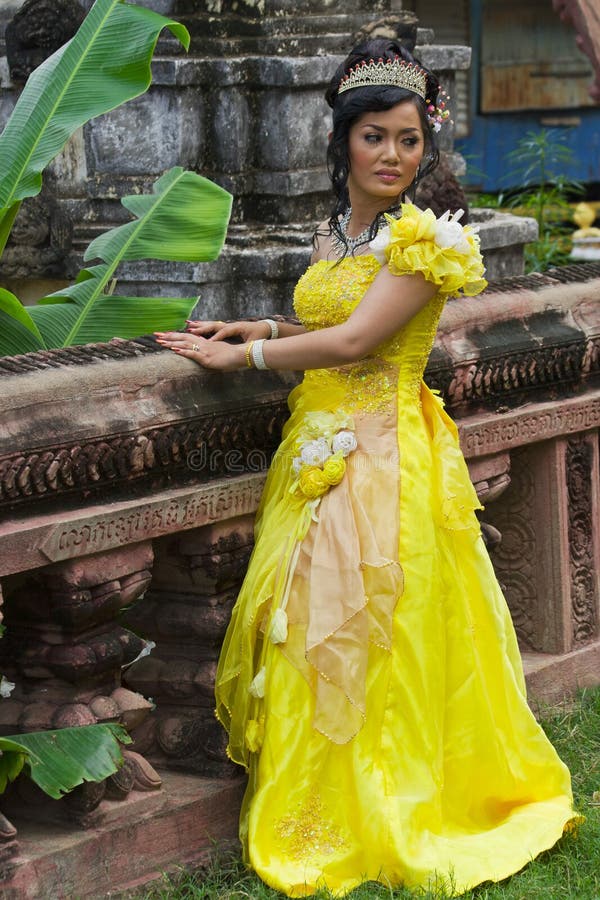 Cambodian Bride editorial stock photo. Image of pose - 18622018