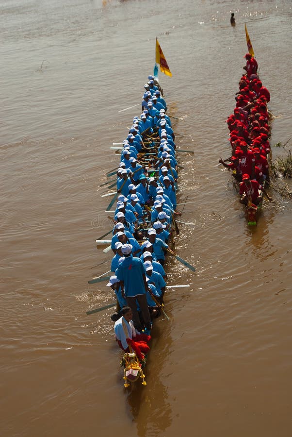 Cambodian water boat race editorial photography. Image of phnom - 17087517
